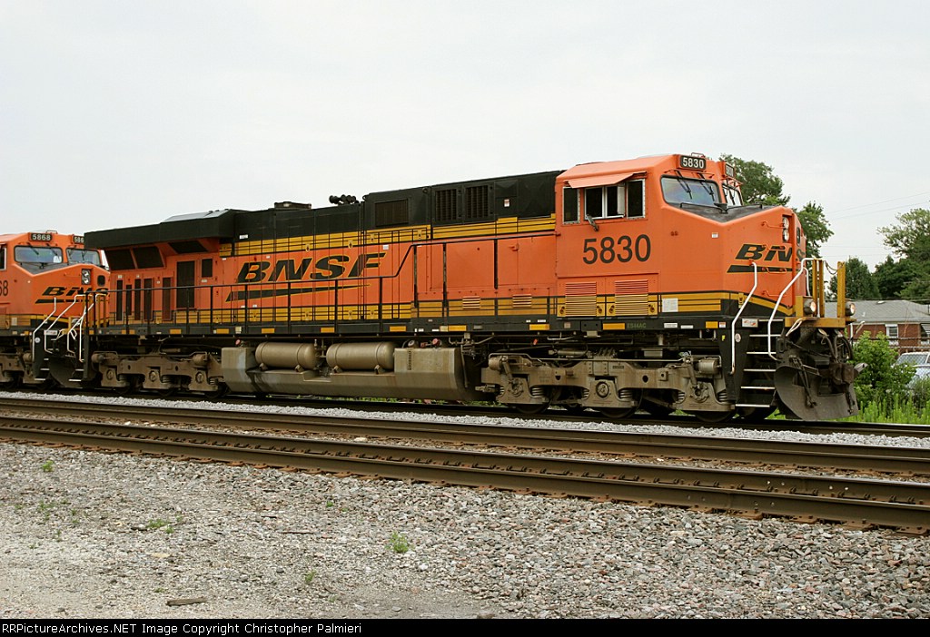 BNSF 5830